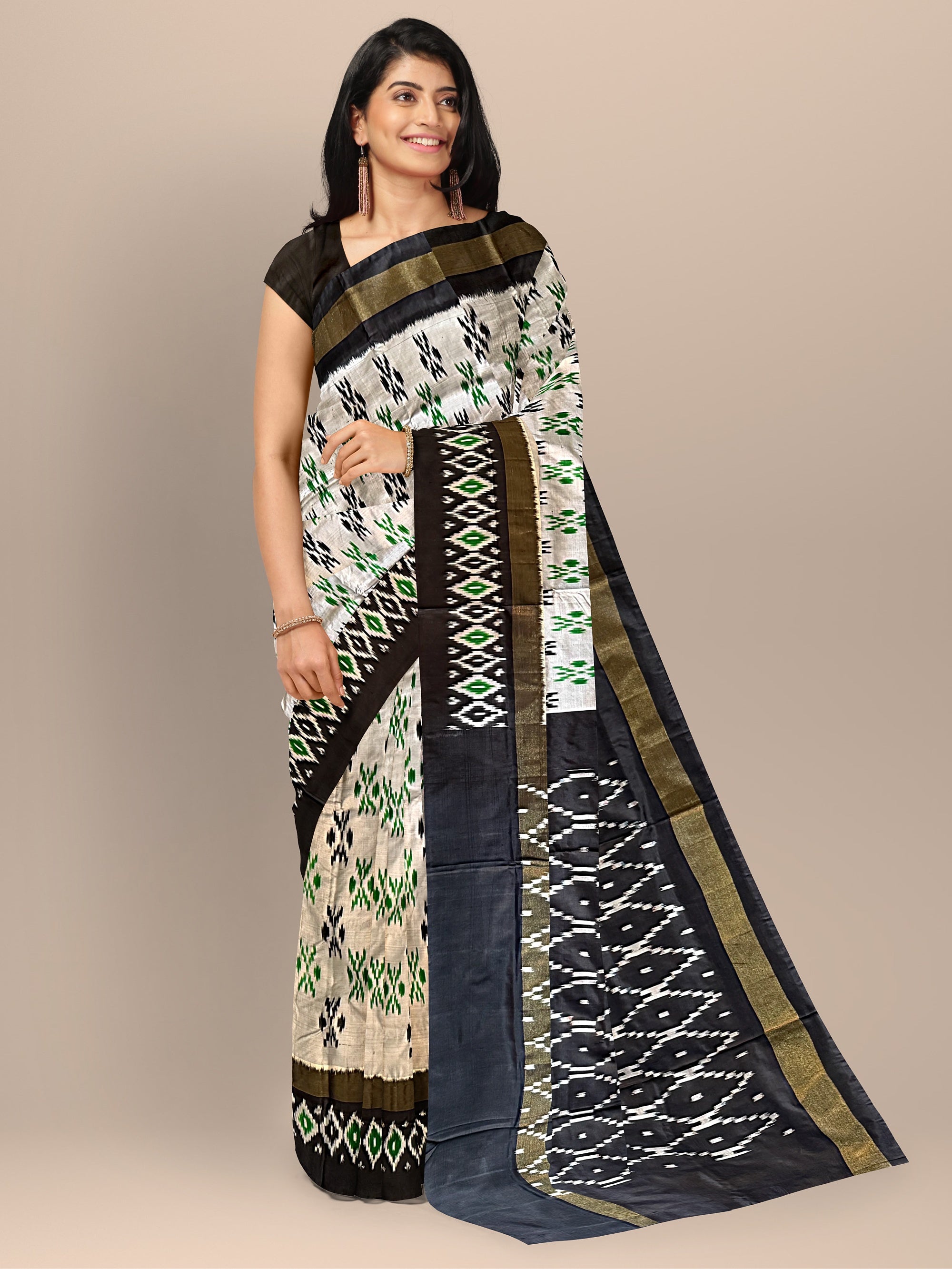 Grey and Black Pochampally Pure Silk Handloom Saree in Ikkat Pattern ...